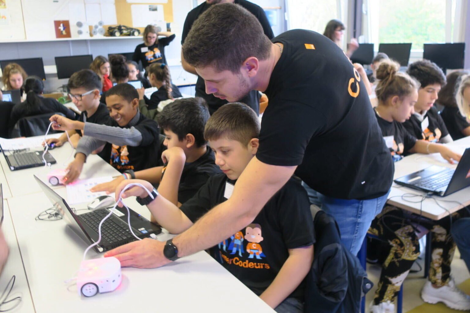 Thymio - Un Robot Éducatif pour Apprendre en S'amusant ! - robo.ma